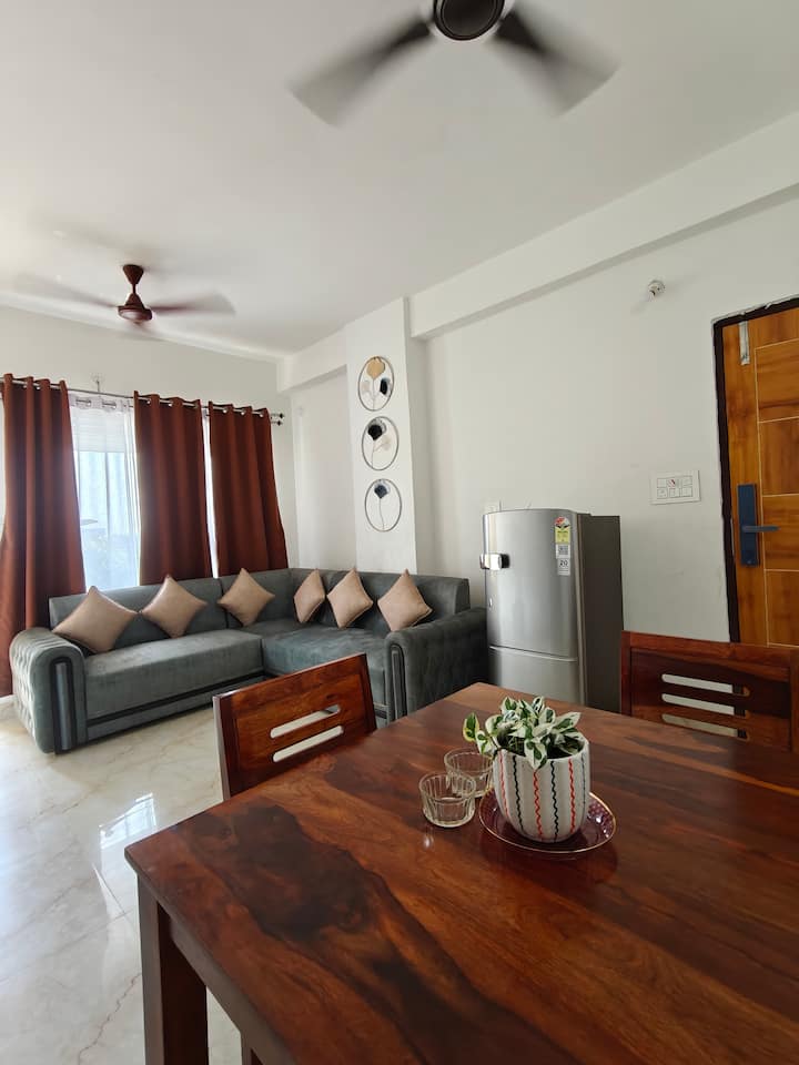 3 Bhk, Near Vega Mall
Fastwifi+parking+
Kitchen+ac - Siliguri