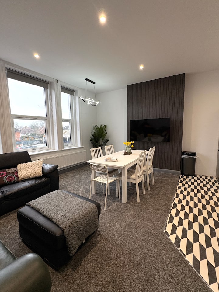 Modern Spacious Stay Near Beach, Perfect For 2-6 - Bournemouth