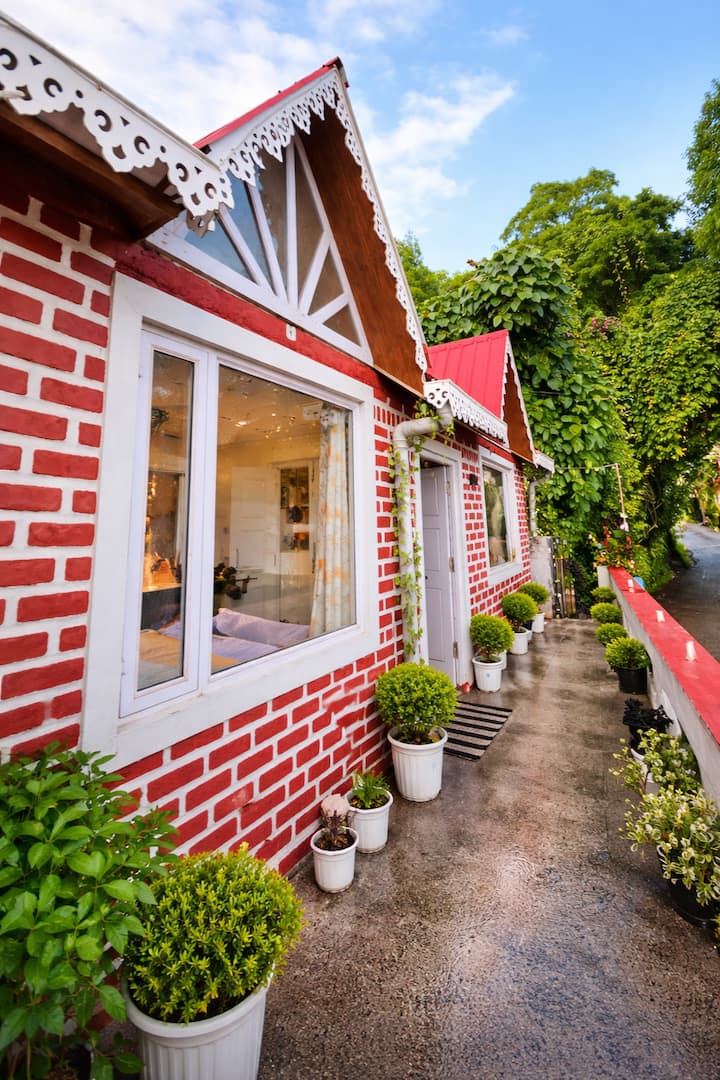 Serene 2br Hill Cottage In Kurseong By Homeyhuts - Kurseong