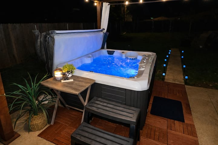 The Cozy Okie | Hot Tub• Dog Friendly• Extend Stay - Midwest City, OK