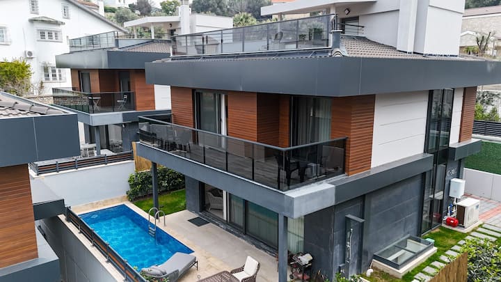 Lüks ,Orman Içinde, öZel Havuzlu,konforlu Villa - Urla