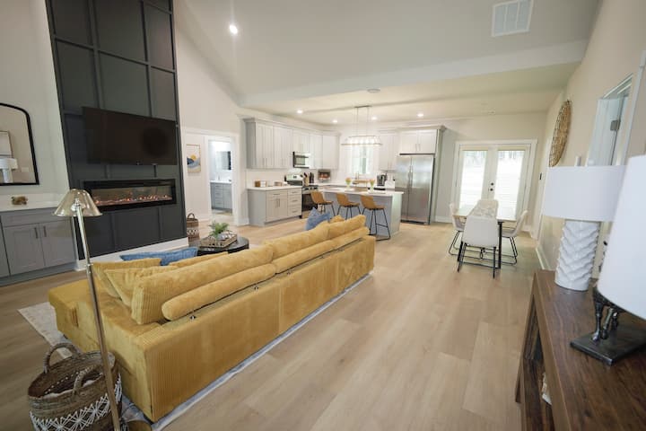 Tranquil Modern Farmhouse On 14 Acres Near Trilith - Riverdale, GA