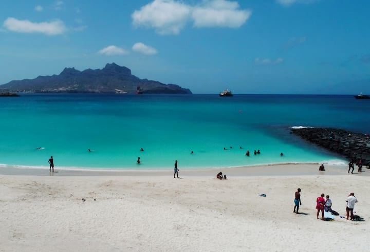 Stylish And Central 2bed Flat Near Beautiful Beach - Praia