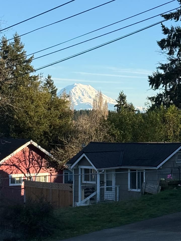 Cozy East Tacoma Studio With Everything You Need! - Tacoma, WA