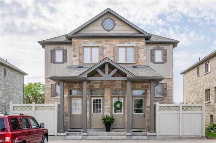 Townhouse In Kitchener - Waterloo, ON, Canada