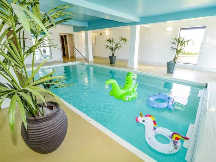 Luxurious House With Heated Indoor Swimming Pool - Buncrana