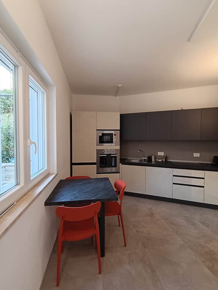 Cozy Fontana Dei Libri Vatican Apartment - Rome