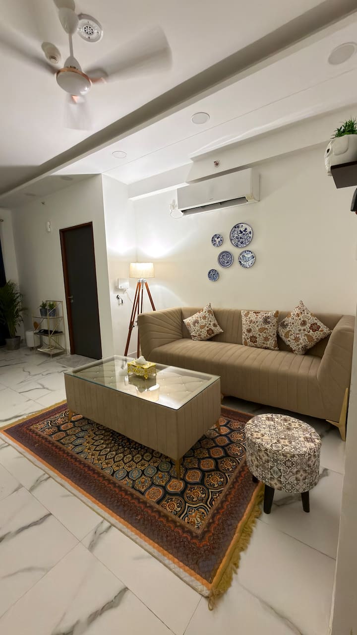 The Boujee Den | Sunset Retreat + Netflix+wi-fi | - Gurgaon