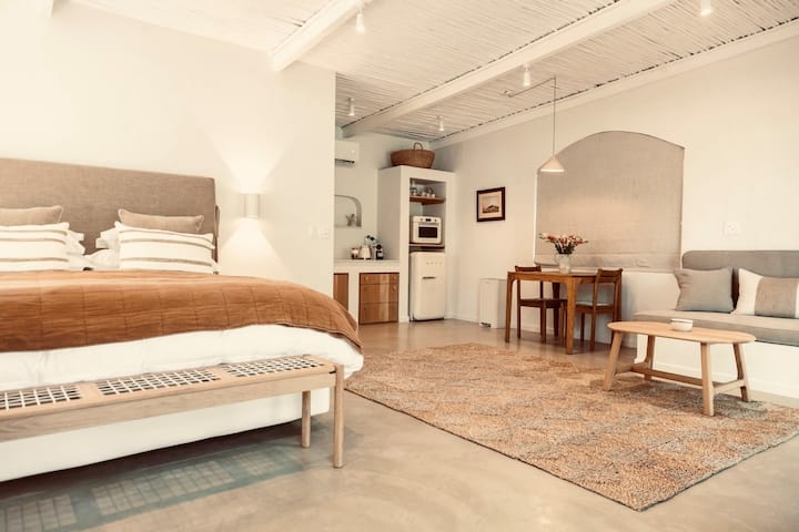 My Country Escape |
The Oak Room - Wellington, South Africa