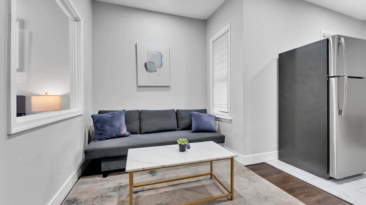2br Sleeps 8 | Near Liberty Bell On Bainbridge St - Philadelphia, PA