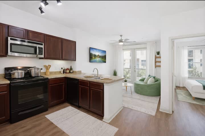 The Frisco Luxe Retreat | Pool + Legacy West - Frisco, TX