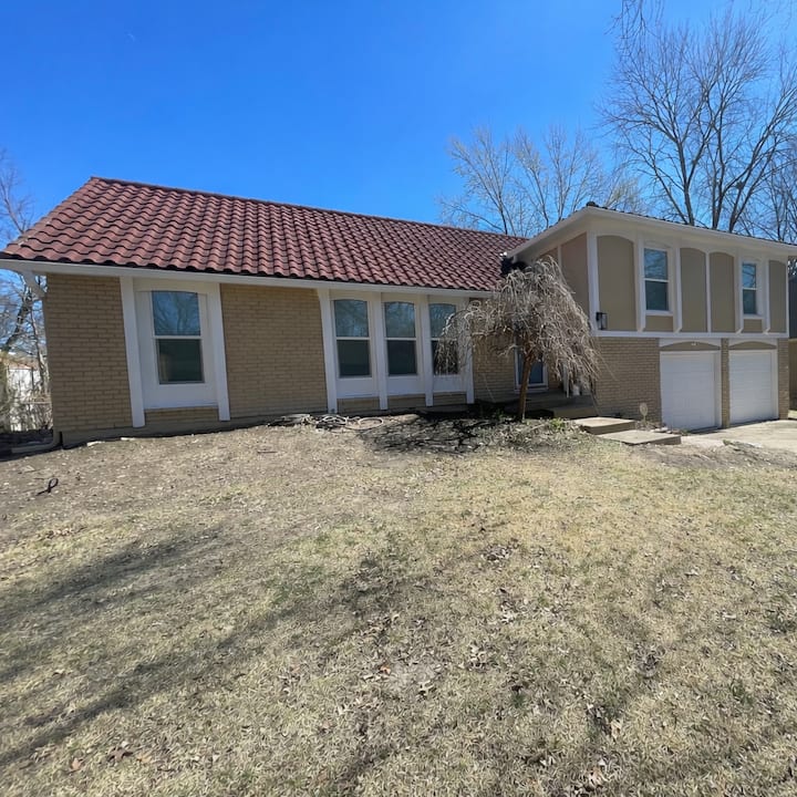 Cozy Family Space - Belton, MO
