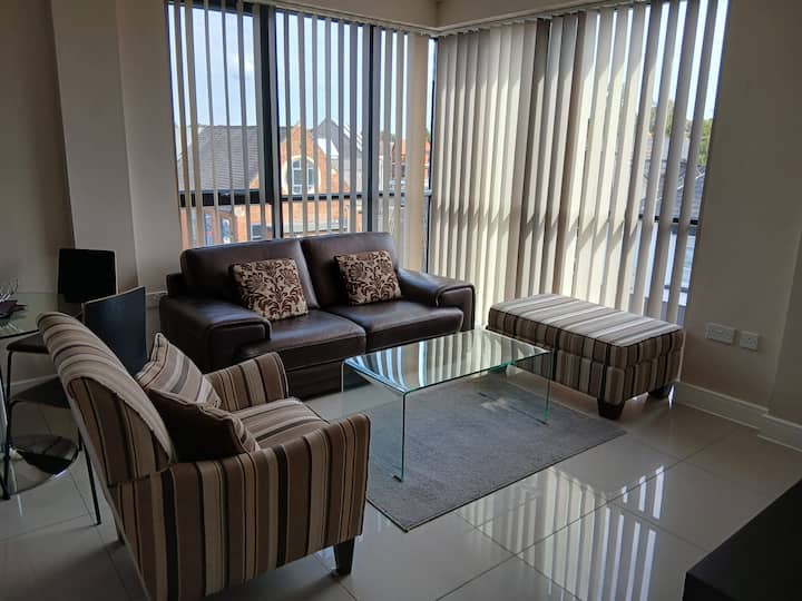 Luxury 2 Bed/ 2 Bath @ The Bars, Guildford - シェア