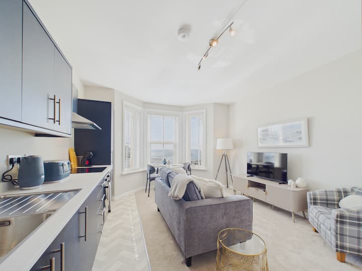 30 Second Walk From Southbourne Beach. - Bournemouth