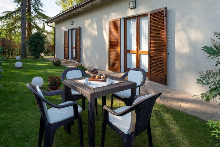 Casa Nel Verde: Vicino Al Centro, Con Parcheggio. - Italia