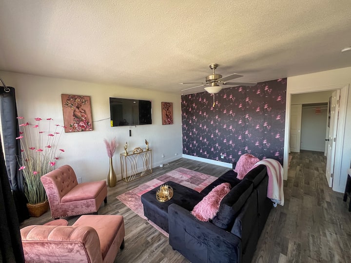 Boutique 1br Stay With Soaking Tub & Glam Style - Las Vegas