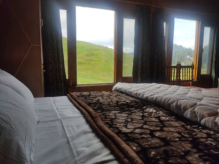 Homestay W/ Heated Beds & Ski Slopes, J&k - Gulmarg