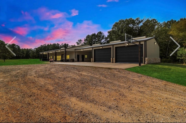 Lakewood Lodge - 5br+ Pool Table +Hot Tub+ More! - Livingston, TX