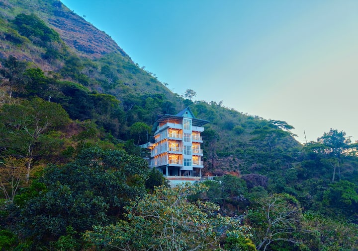 Balcony Hill View Room In Vagamon - Vagamon