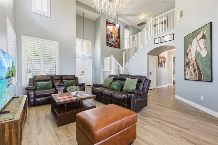 Massive 6br Retreat W/ 10 Beds/sleeps Large Groups - Eastvale, CA