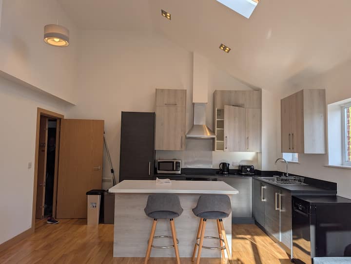 2 Bedroom Flat, 12 Mins Walk From City Station - St Albans