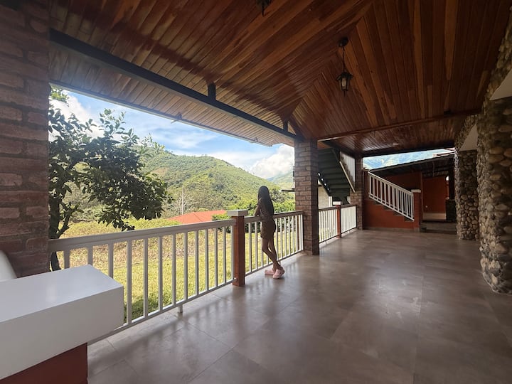 Un Lugar En Medio De La Naturaleza, Confortable. - Pallatanga