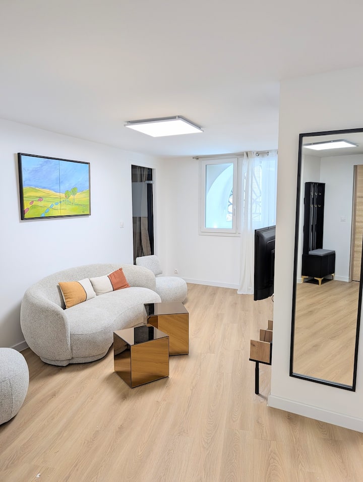 Appartement Rénové Place Du Palais Avec Parking - Bordeaux