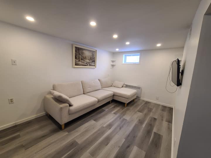 Cozy 1br Retreat Near The Lake - Pointe-Claire