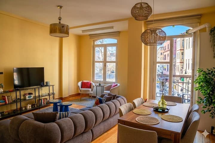 Brand New Airbnb Flat In Historical Building -3 Br - Beyoğlu