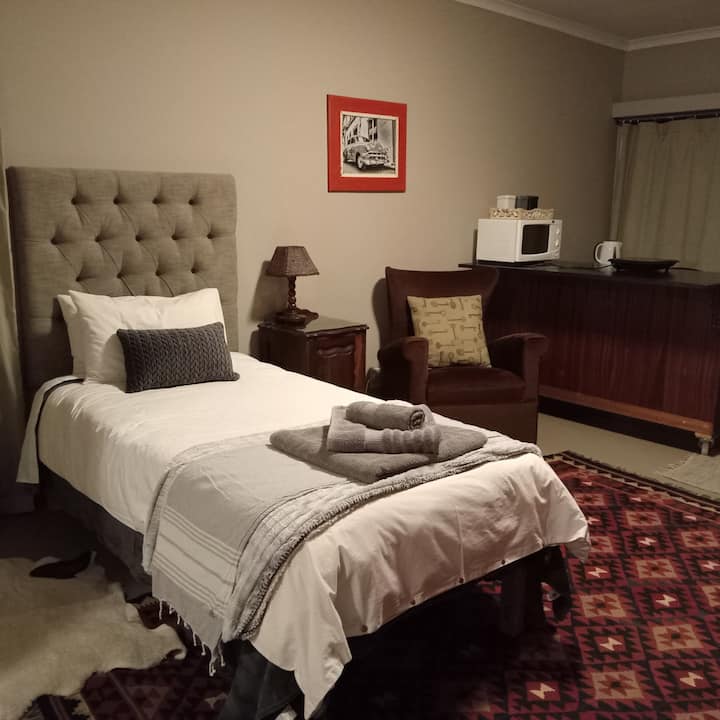 The Tree House - Red Swallow - Stellenbosch