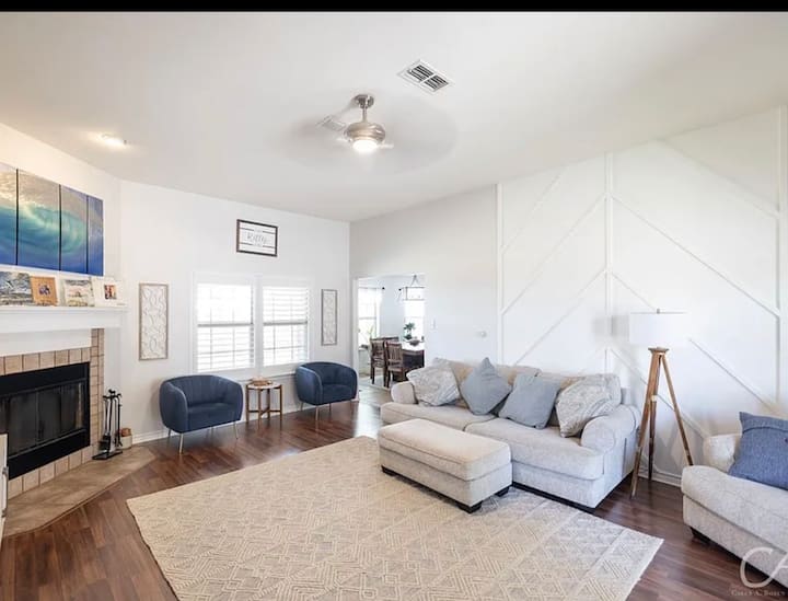 Skyline Estates 3/2 + Bonus Bedroom Pet Friendly - Abilene, TX