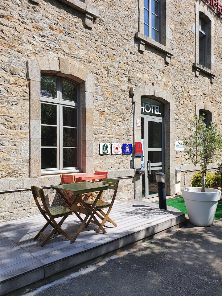 Grand Studio Lumineux Au Calme Dans Hôtel Spa - Dinan