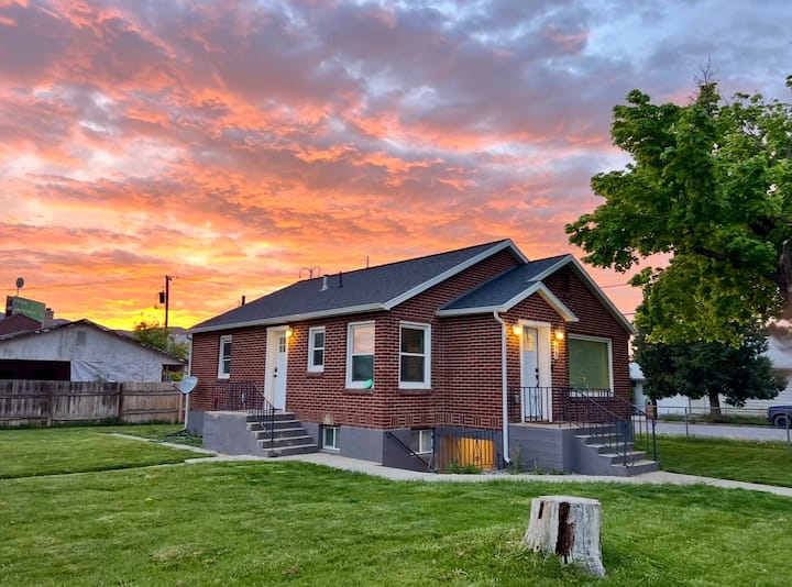 Comfy & Clean Natural Light Apartment - 65” Tv - Goshen, UT