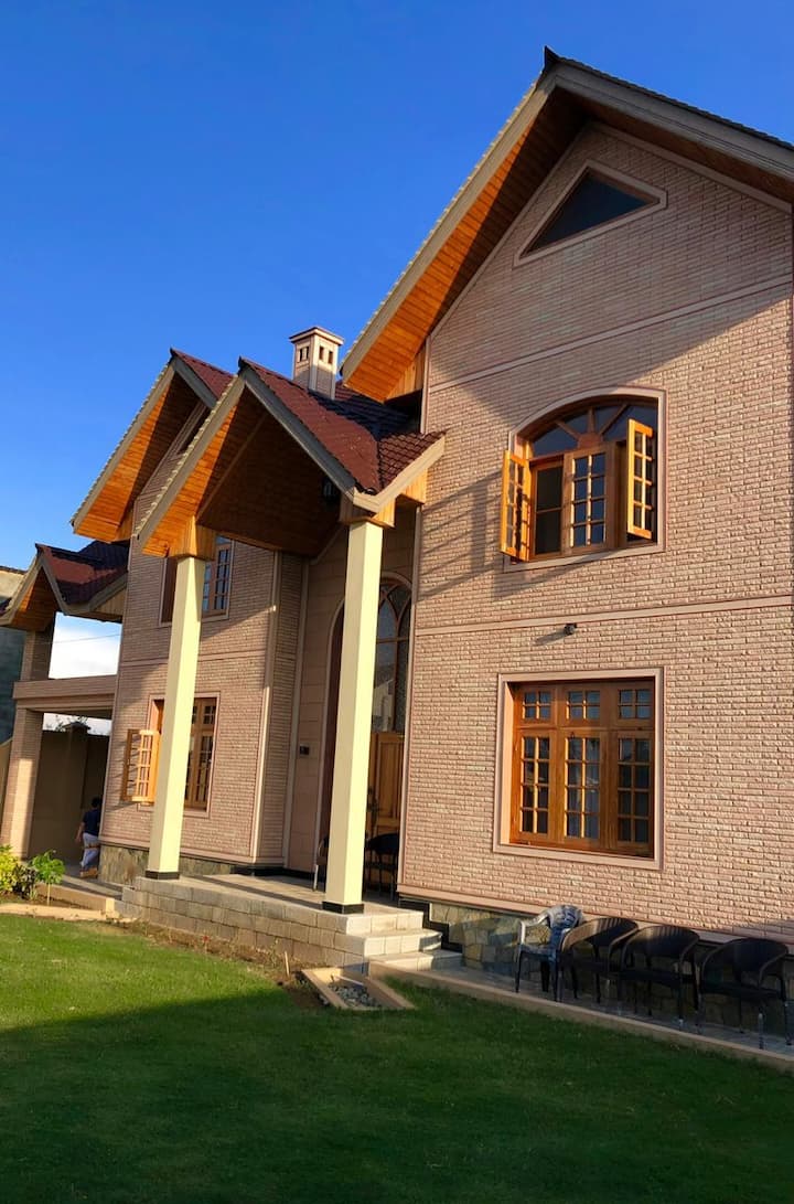 Corte De Paradise
4 Bedroom Villa Near To Airport - Srinagar