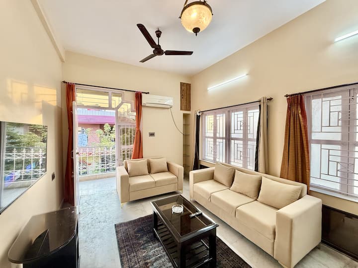 Charismatic 2bhk In Salt Lake, Near Sector 5 Metro - China