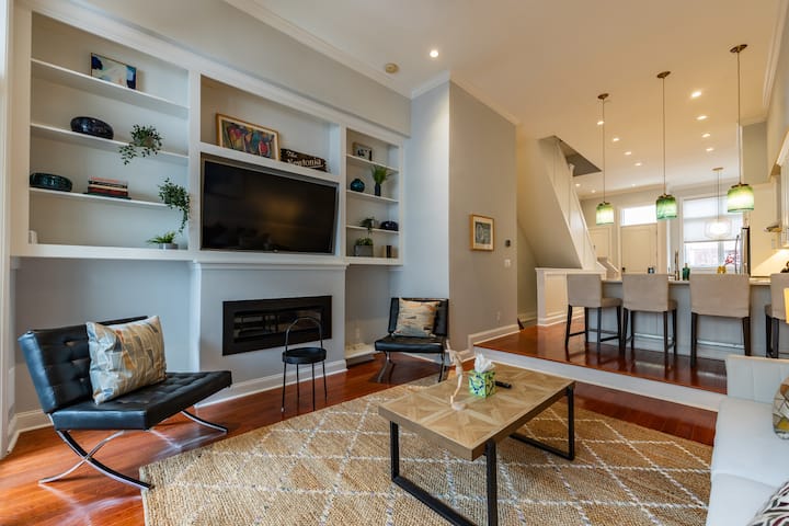 Unique & Cozy 6bd/3.5bth W/ Garage Parking+rooftop - Philadelphia, PA