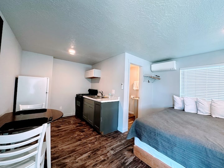 Clean Budget-friendly Simple Studio Apartment! - Ogden, UT