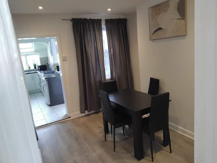 4-bedroom Home With Private Garden. Luton Lu1 - Aéroport de Londres Luton (LTN)