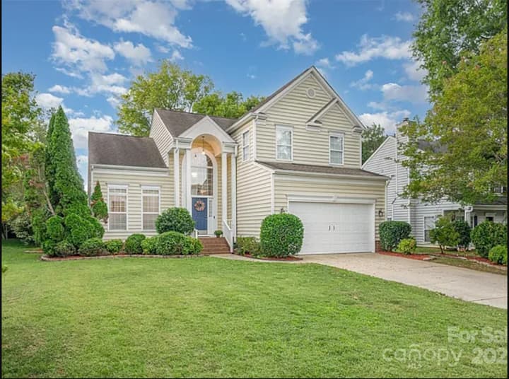 Cozy South Clt Getaway • Firepit • Near Carowinds - Lake Wylie, SC