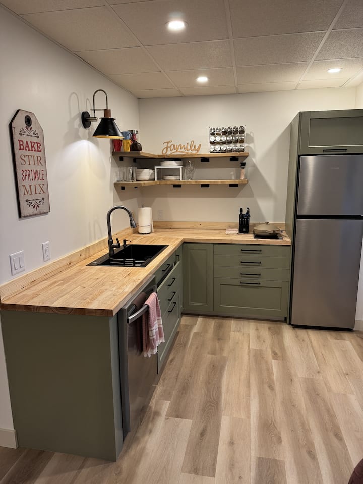 Modern Basement Suite - Salmon Arm