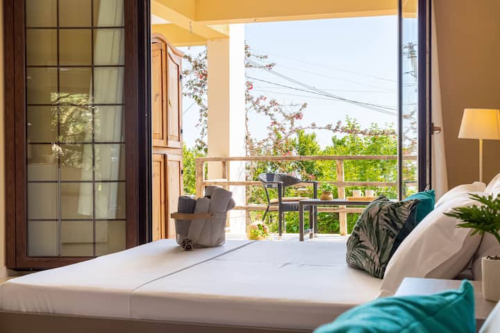 Color Villa Corner (2br W 2wc) Outside Kitchen - Dhërmi