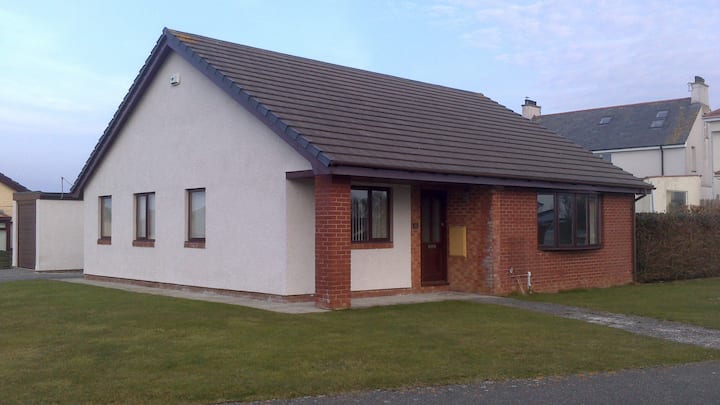 Well Equipped Bungalow At Trearddur Bay Anglesey - Holyhead