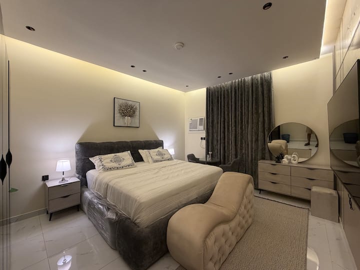 غرفة نوم وصالة سينمائية مريحة جدا + دخول ذاتي - Eritrea