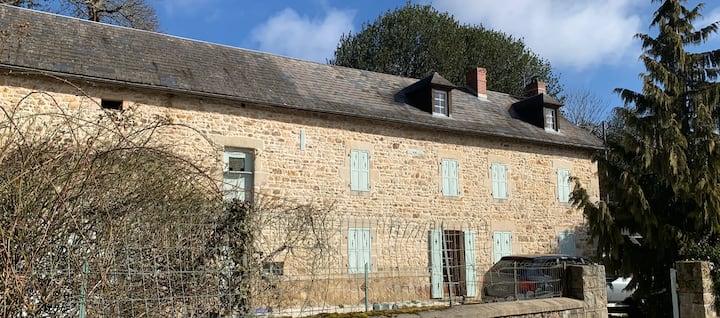 Maison Avec Piscine Chauffée - Saint-Gervais-d'Auvergne