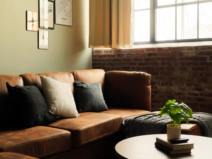 Cooperage 214 | 2br Industrial Downtown Loft - Peoria, IL