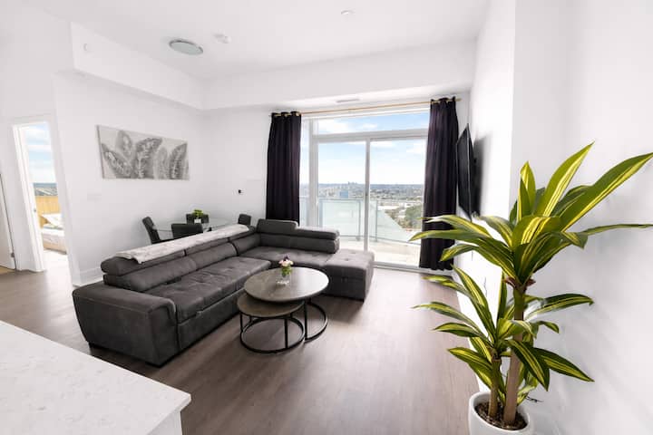 Luxurious High Rise Condo - Pool/gym/sauna - Kitchener