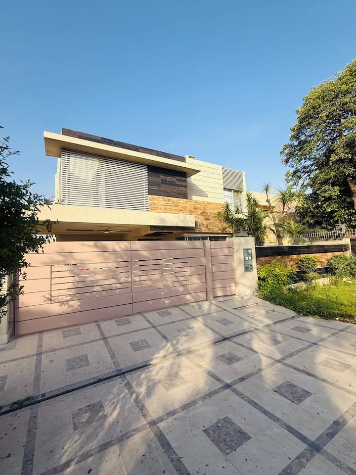 Ultra Modern 1 Kanal House | Jacuzzi | Dha Phase 4 - Lahore