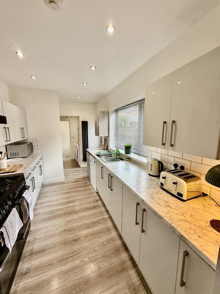 Funky House Next To Staffordshire University - Stoke-on-Trent