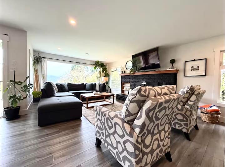 The Salish Sea Perch In Cowichan Bay - Salt Spring Island