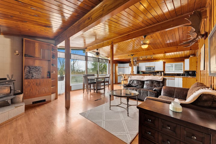 Waterfront 2br Cottage | Dock, Kayaks & Fire Pits - Lakeshore